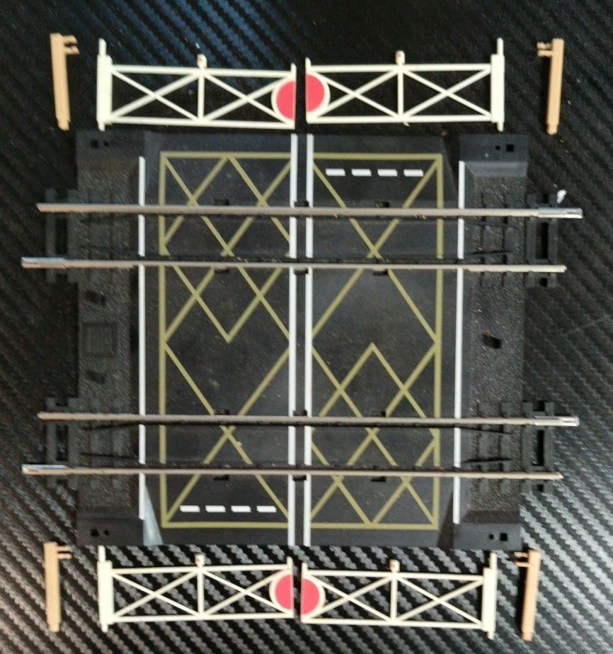 HORNBY 00 GAUGE DOUBLE TRACK LEVEL CROSSING R636 | eBay