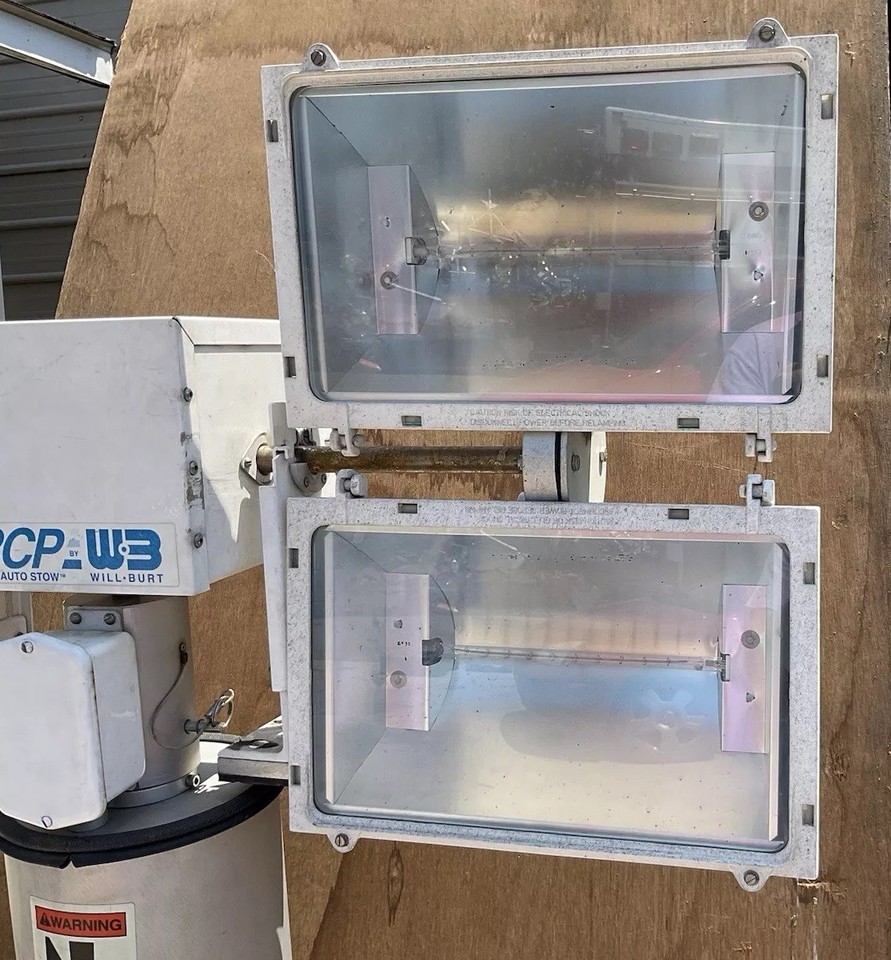 RCP By Will-Burt AutoStow Night Scan 240V Halogen Emergency 4 Flood ...