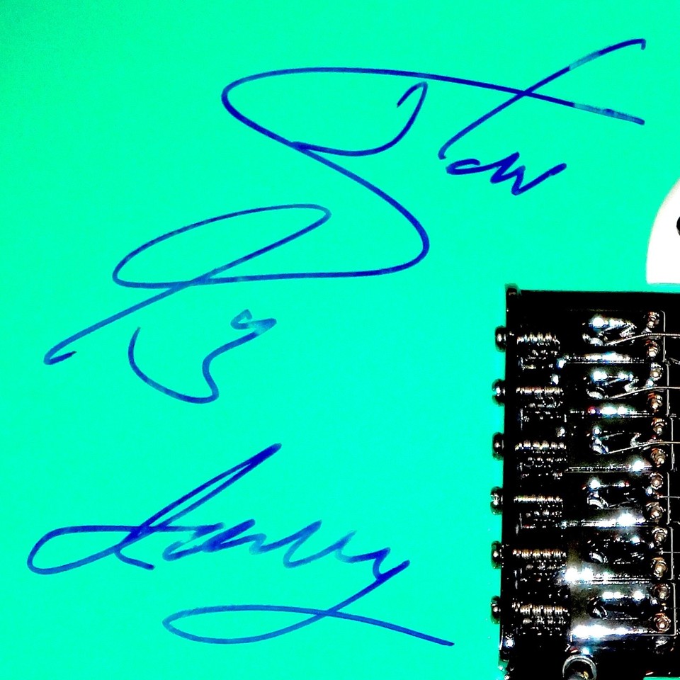 JOURNEY HAND SIGNED AUTOGRAPHED FENDER GUITAR W/ PERRY ON BODY RARE ...