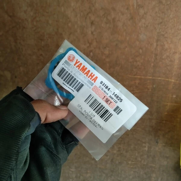 Genuine Parts OLD Yamaha RX-King RX 135 1 Set Oil Seal Ring 93104-14825 ...