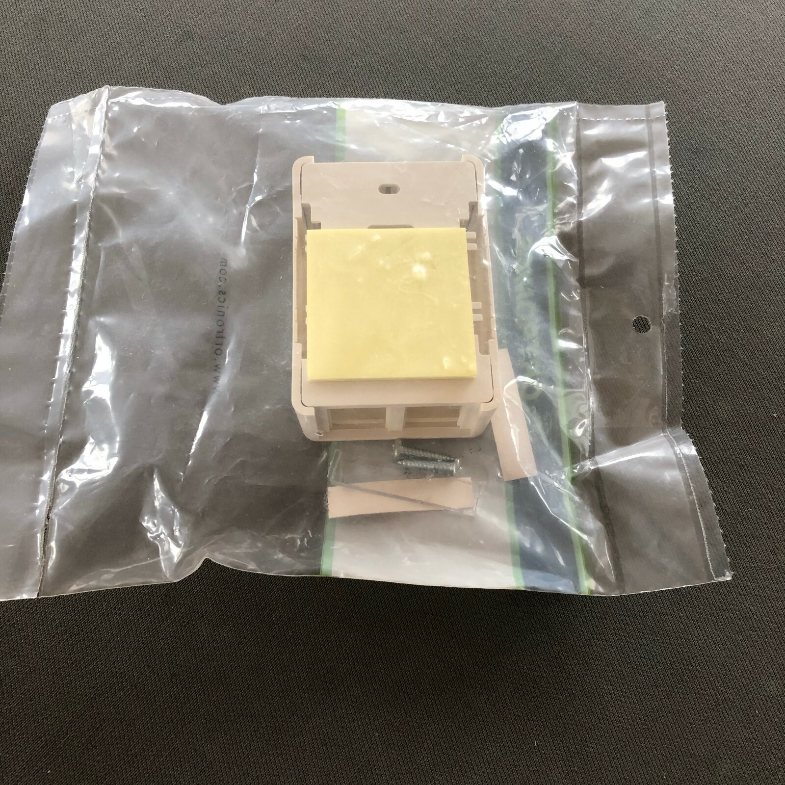 Ortronics OR-40400072 Tracjack Surface Mount Box 4-Port, Fog White ...