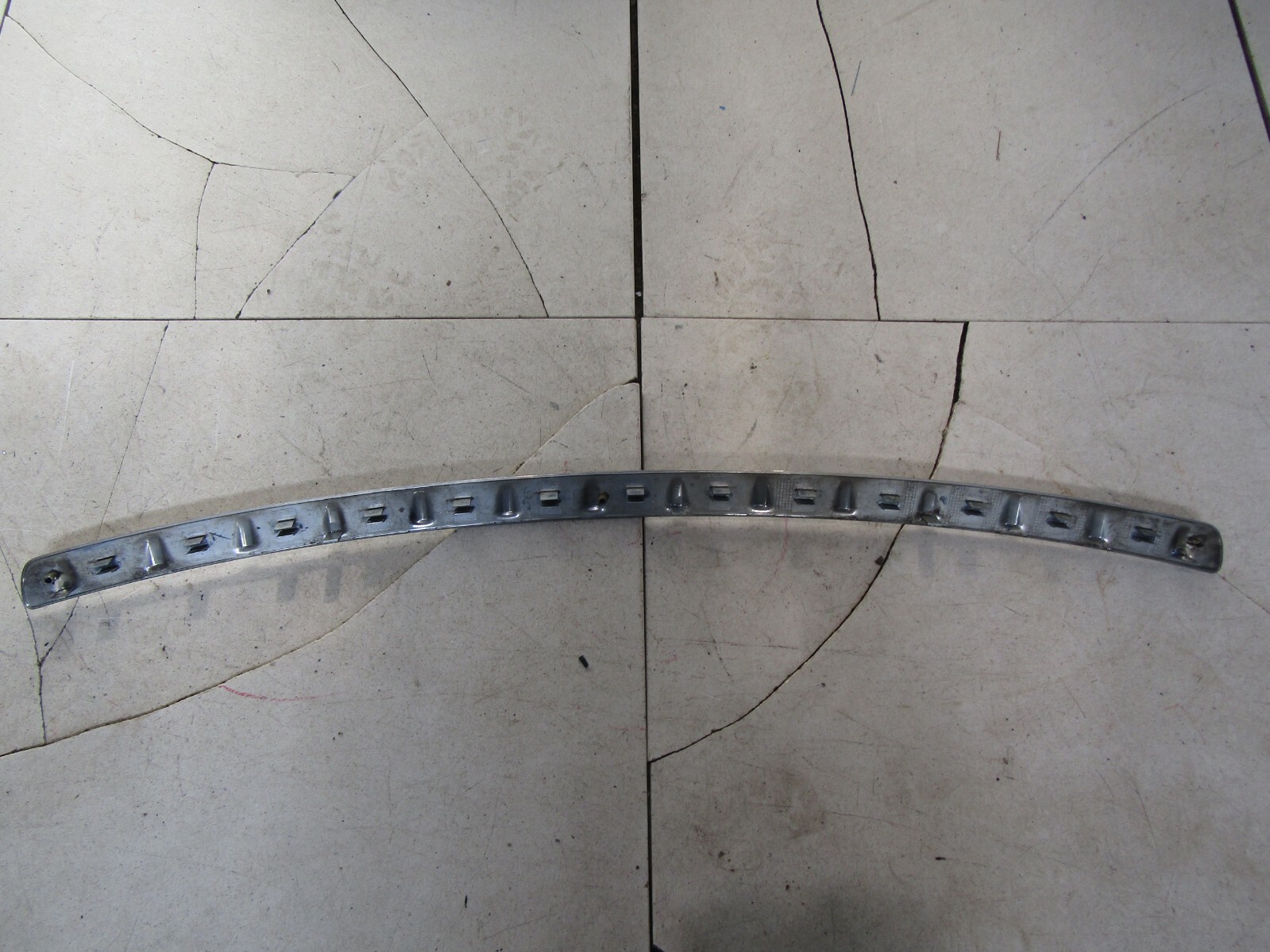 MERCEDES GLA X156 REAR BUMPER CENTRE CHROME PLATE GENUINE A1568850011 ...