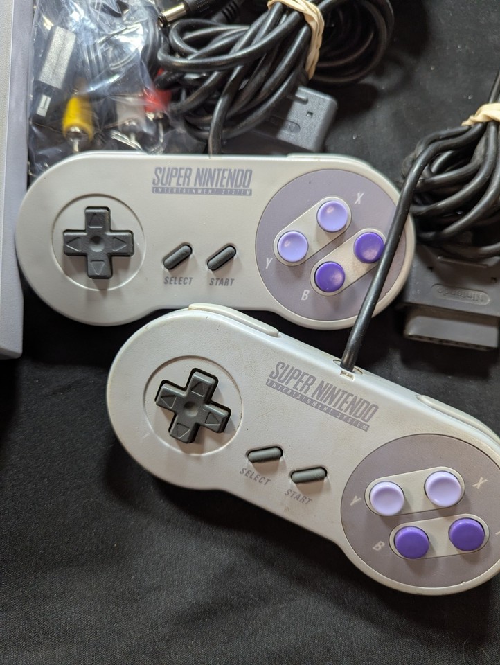 Super Nintendo SNES Console Bundle w/ 4 Games 2 Controllers & Cables ...