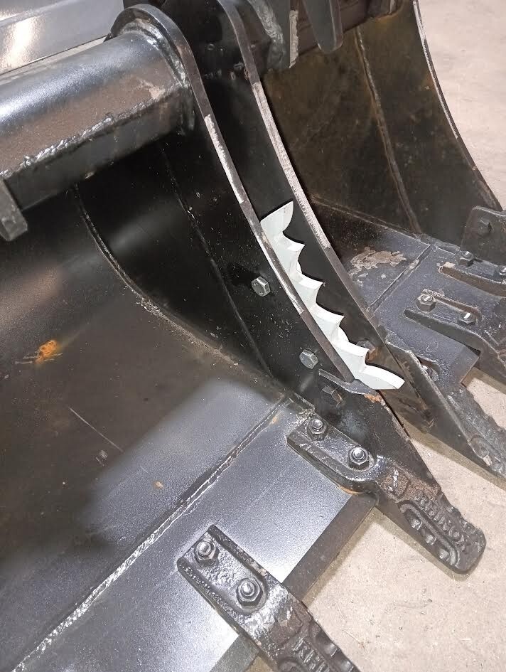 Digger Bucket Side Teeth Fits Takeuch mini Digger for logs great with ...