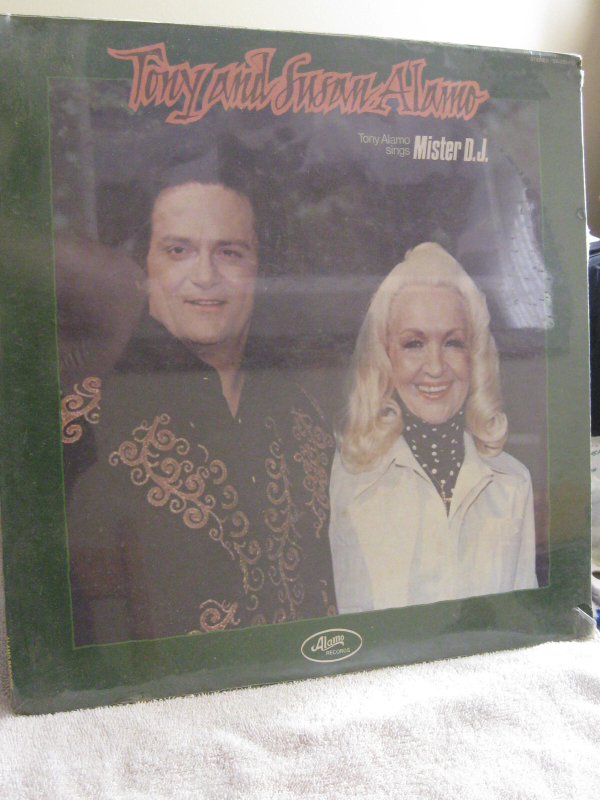 Tony & Susan Alamo – Tony Alamo Sings Mister D.J. (vinyl) Alamo Records ...