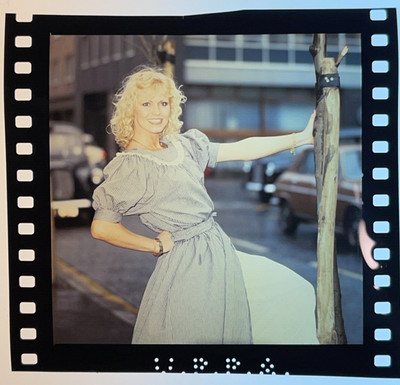 UK1-1790 DINAH MAY Miss UK, TV Hostess & Actress 1983 2X2 Color ...