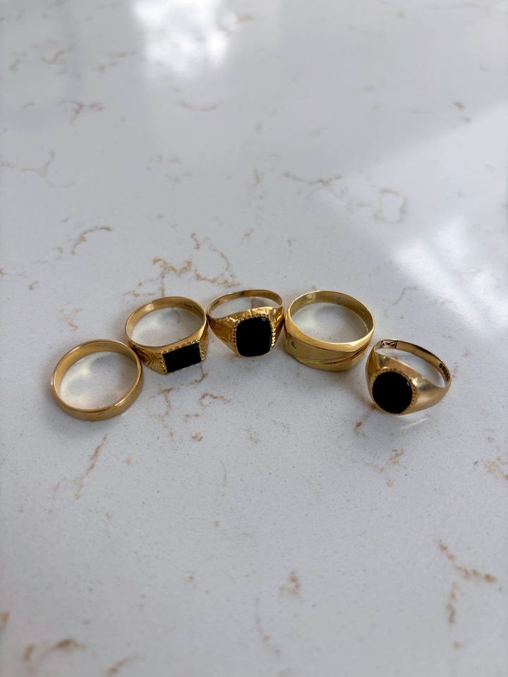 Vintage 9ct Gold Ring Job Lot – Onyx, Wedding Bands – 11.16g Total ...