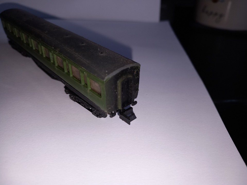 Pair Graham Farish N Gauge Coaches Southern Railway, Passenger And ...