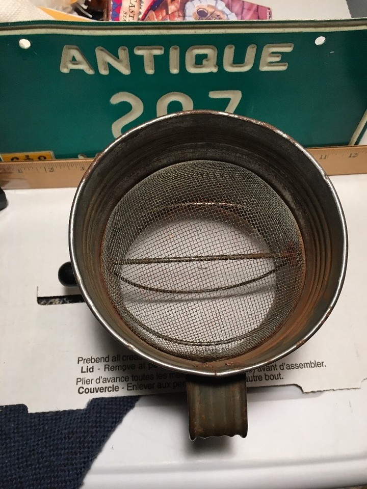 Vtg Tin Painted Sift Screen Flour Country Farm Kitchen Tool SIFTER ...