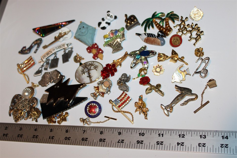 Vintage to Now mixed motif lot of fantastic brooch pins Lot#490 few ...