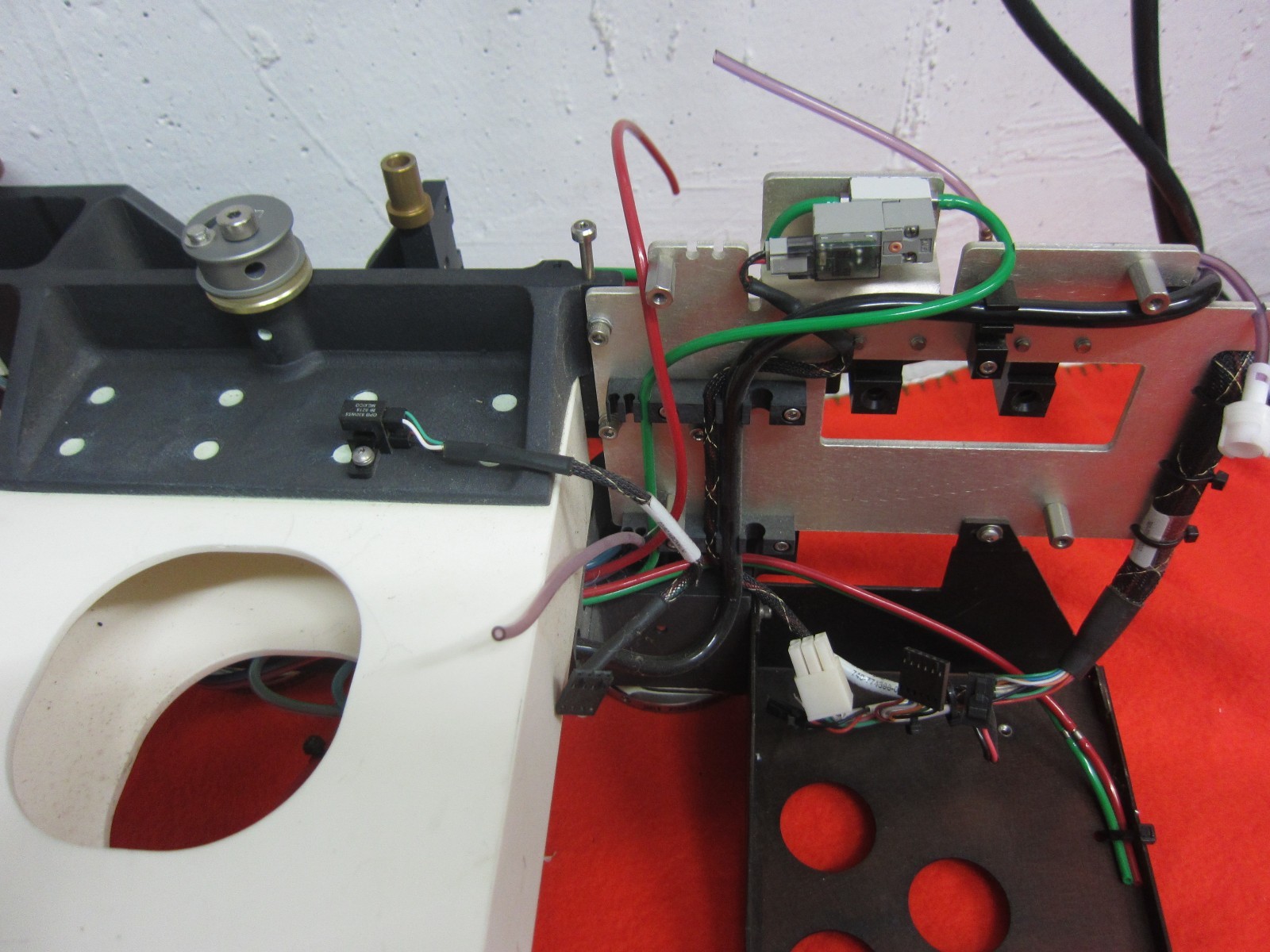 KLA-Tencor Assembly x-stage w/o pcbs 060-733192-001 740-671507-001 261 ...