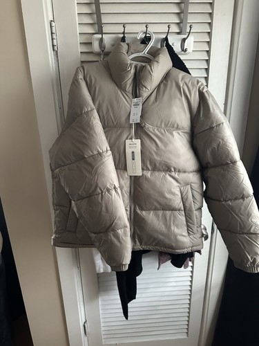 Hollister Unisex Ultimate Puffer Jacket Size Medium | eBay