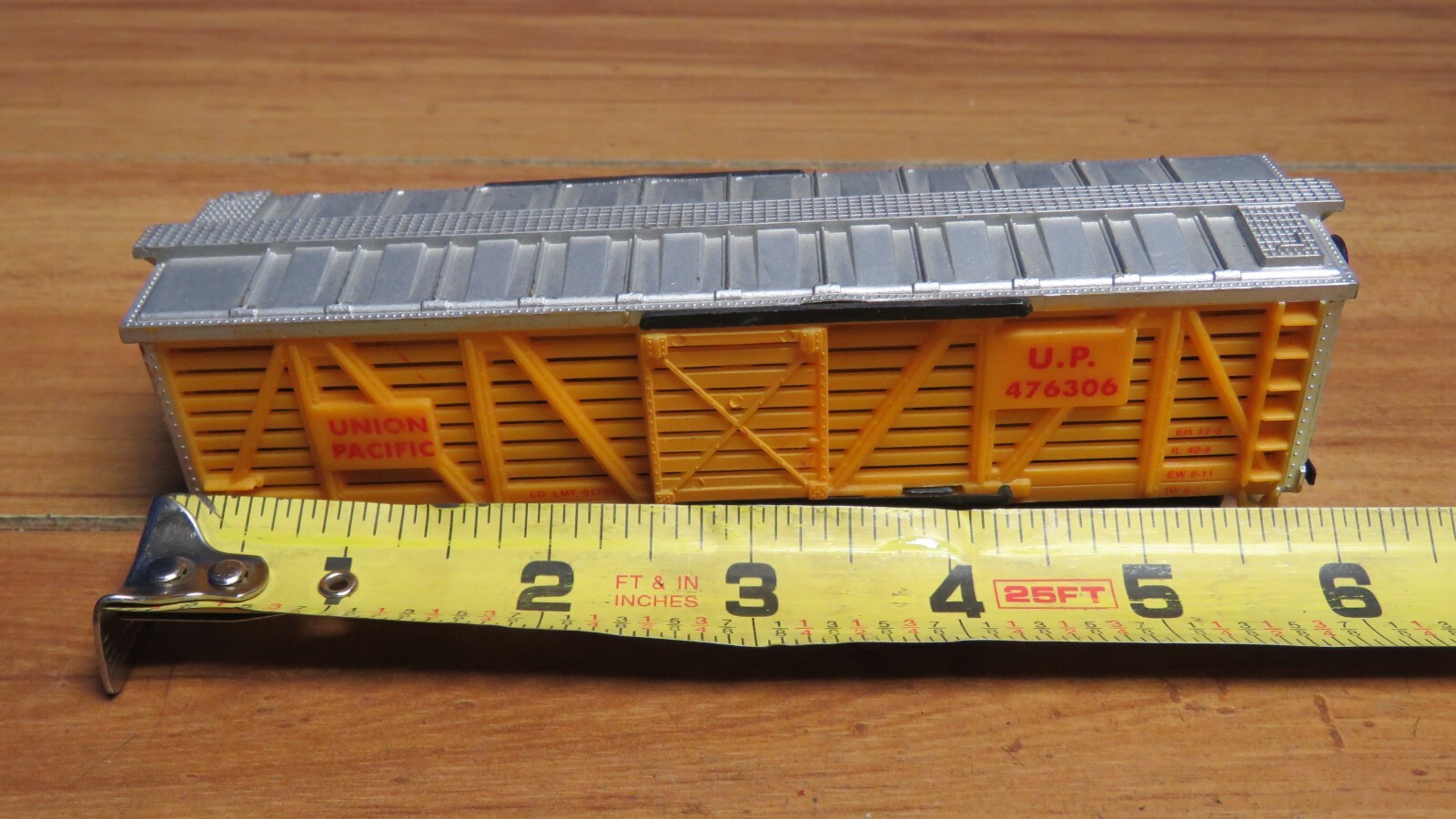 HO LIFELIKE Union Pacific UP 476306 Livestock Cattle Freight Train Car ...