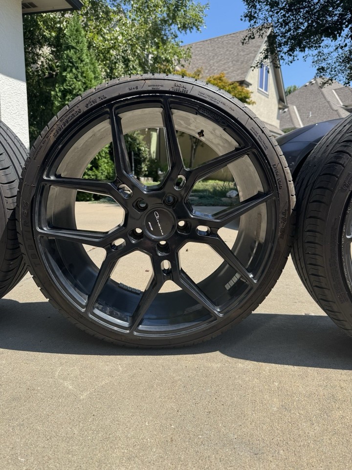 Giovanni rims and tires 235/35/R20. Bolt pattern 5x114.3Good for Tesla ...