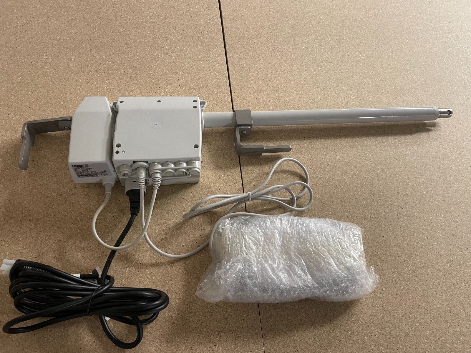 Linak 316100+12XX34E CB9140AC1-0011F Control Module 120v-ac and FS31HS ...