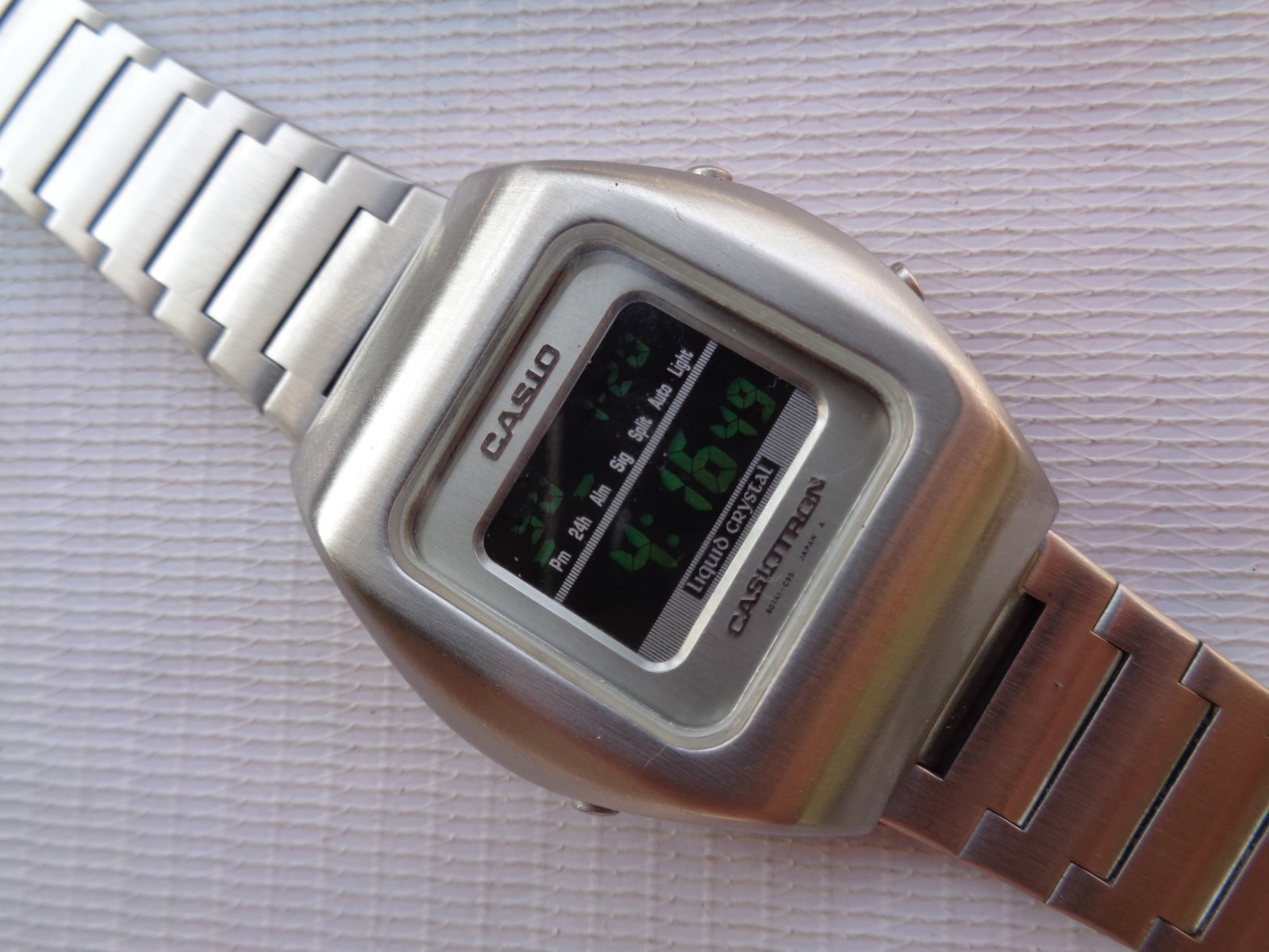 RARE COLLECTIBLE VTG CASIO CASIOTRON TRN-110 LIQUID CRYSTAL DIGITAL ...
