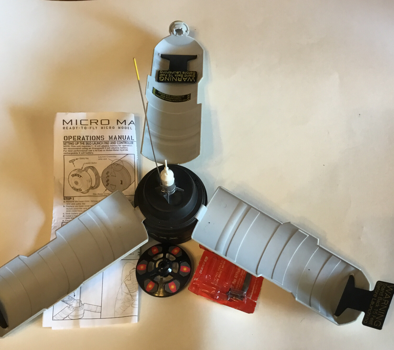 Unique Micro MAXX Model Rocket Launcher with 3 micro rockets - untested ...