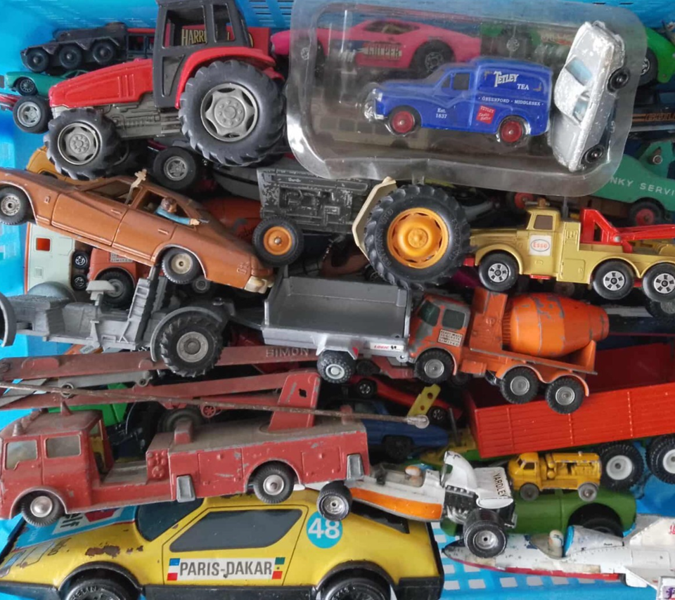 VINTAGE DIECAST TOY JOB LOT DINKY CORGI MATCHBOX BRITAINS etc CARS ...