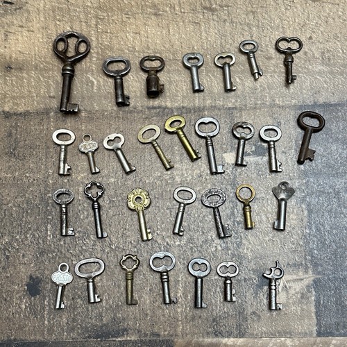 Lot Of 30 Vintage Small Closed and Open Barrel Skeleton Keys | eBay