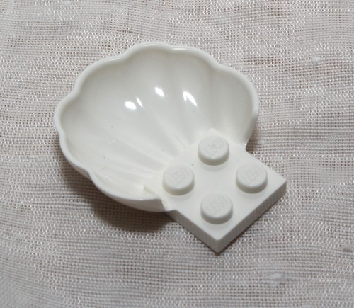 LEGO Clam Shell Scallop Half Shell 2 x 2 White | eBay