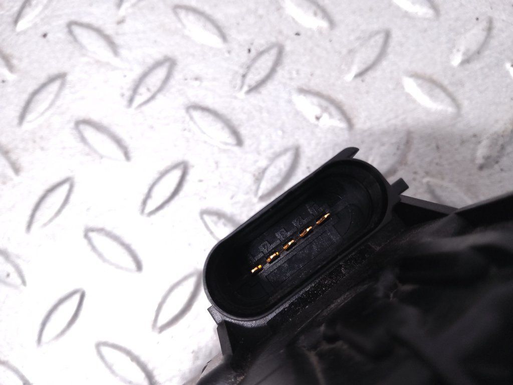 Volkswagen T-Roc 2020 water pump control actuator 05E907593 04E907593 ...