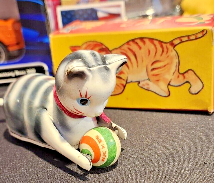 ***RARE PLAYFUL CAT WIND-UP TIN TOY MADE IN JAPAN MINT IN BOX!!! NO KEY ...