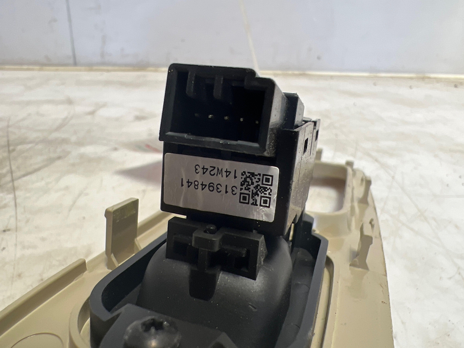 2014 - 2017 Volvo XC60 Rear Window Switch LH Driver Side OEM 31394841 ...