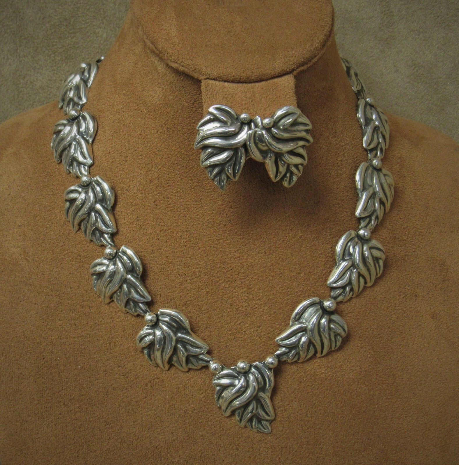 Wonderful Mexico Sterling Silver Repousse Leaves Neck… - Gem