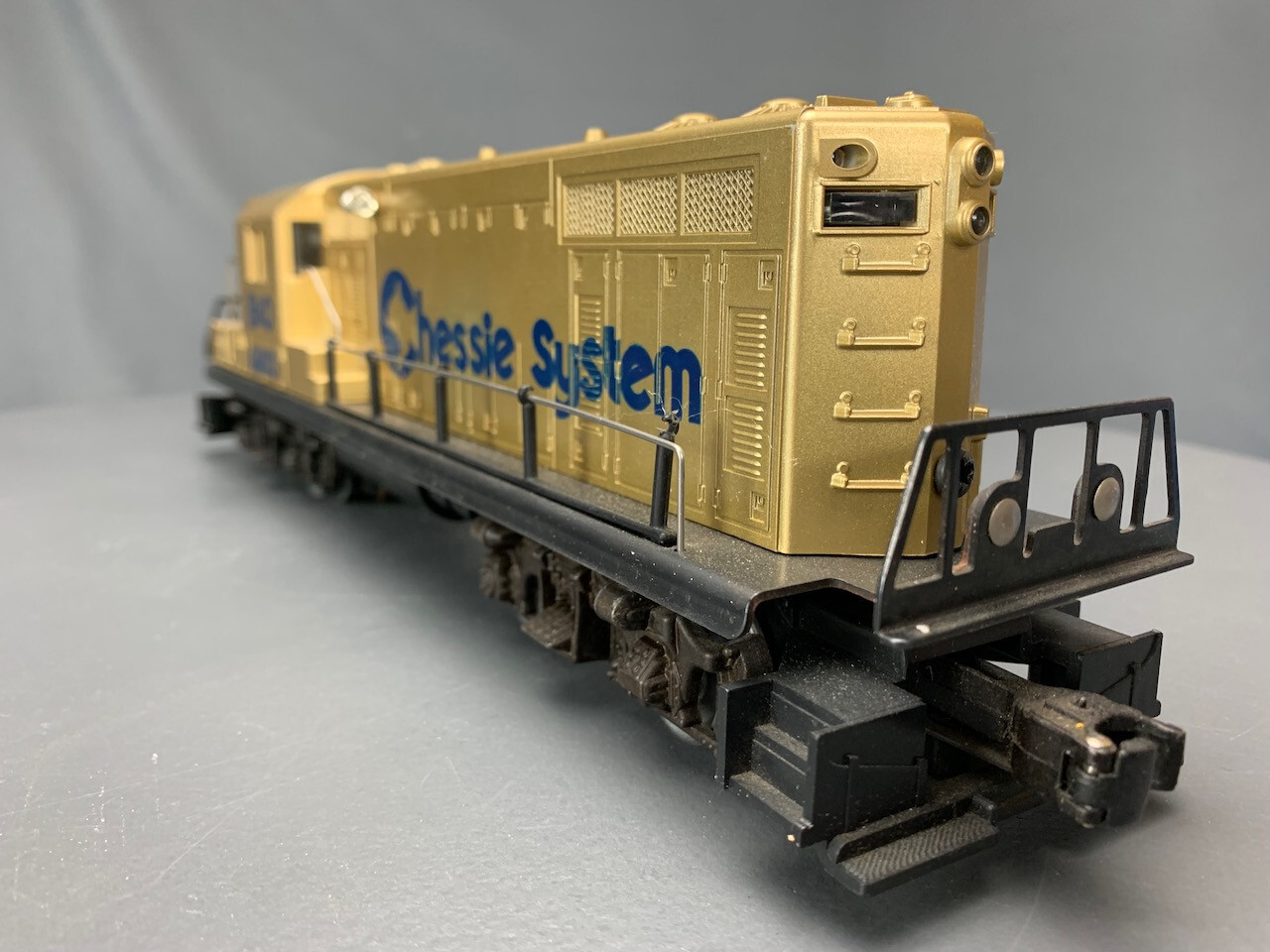 Lionel 6-8359 GM Special Anniversary Gold Chessie Gp7 Diesel Locomotive ...