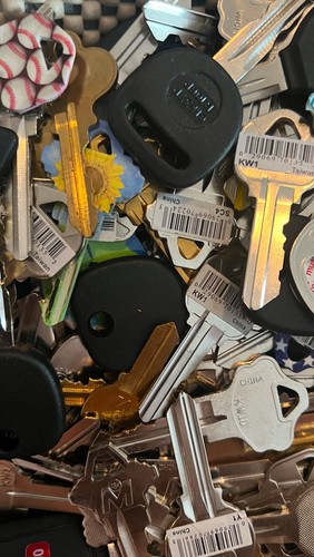 Lot of 100 piece Misc. Keys Random Assorted Mix, Great for Crafts, DIY ...