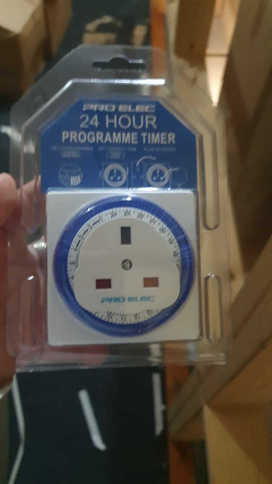 Square 24hr Plug In Mechanical Timer Time Switch Clock Mains 13a ...