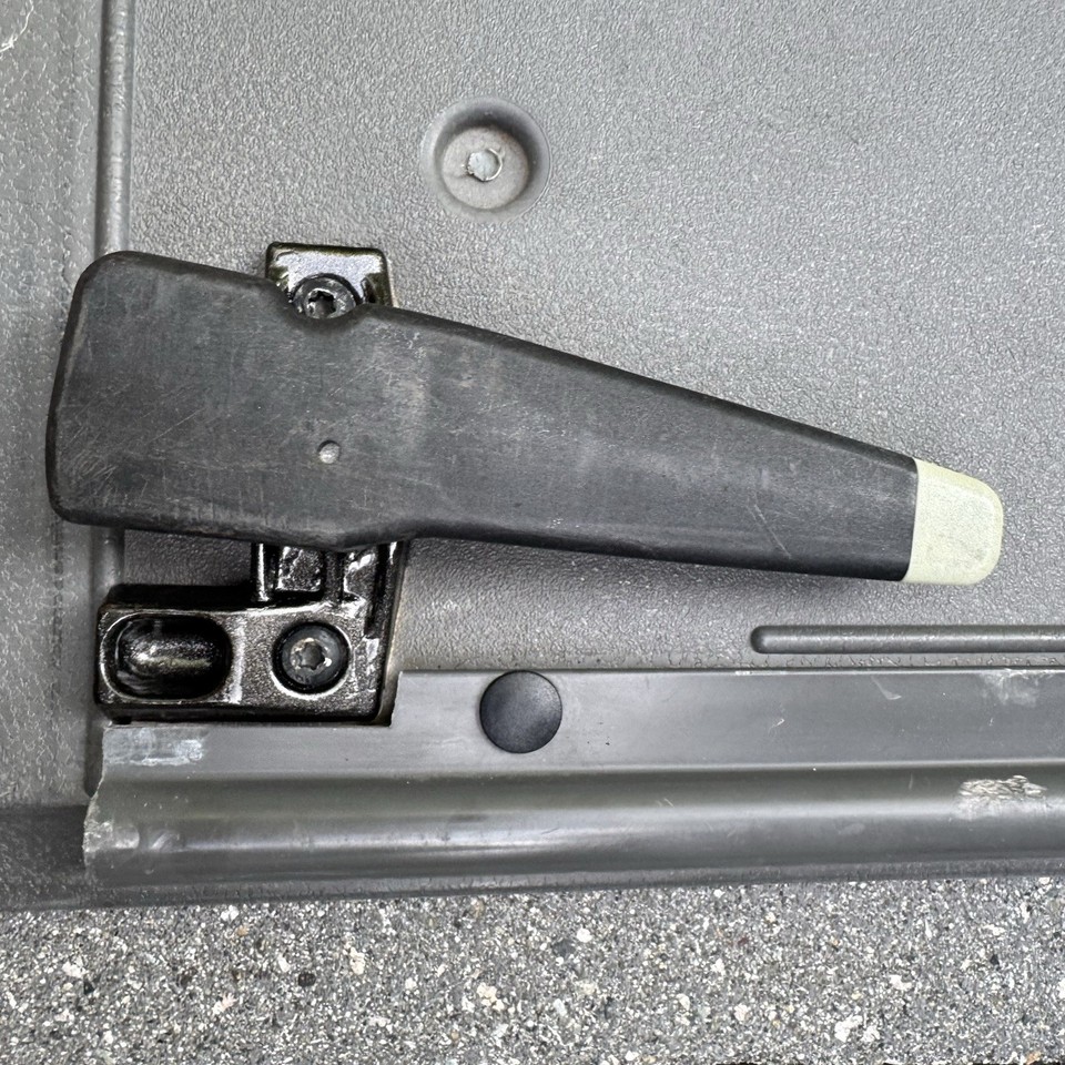 OEM Chevy Avalanche Cadillac Escalade 3 Panel Tonneau Bed Cover SET | eBay