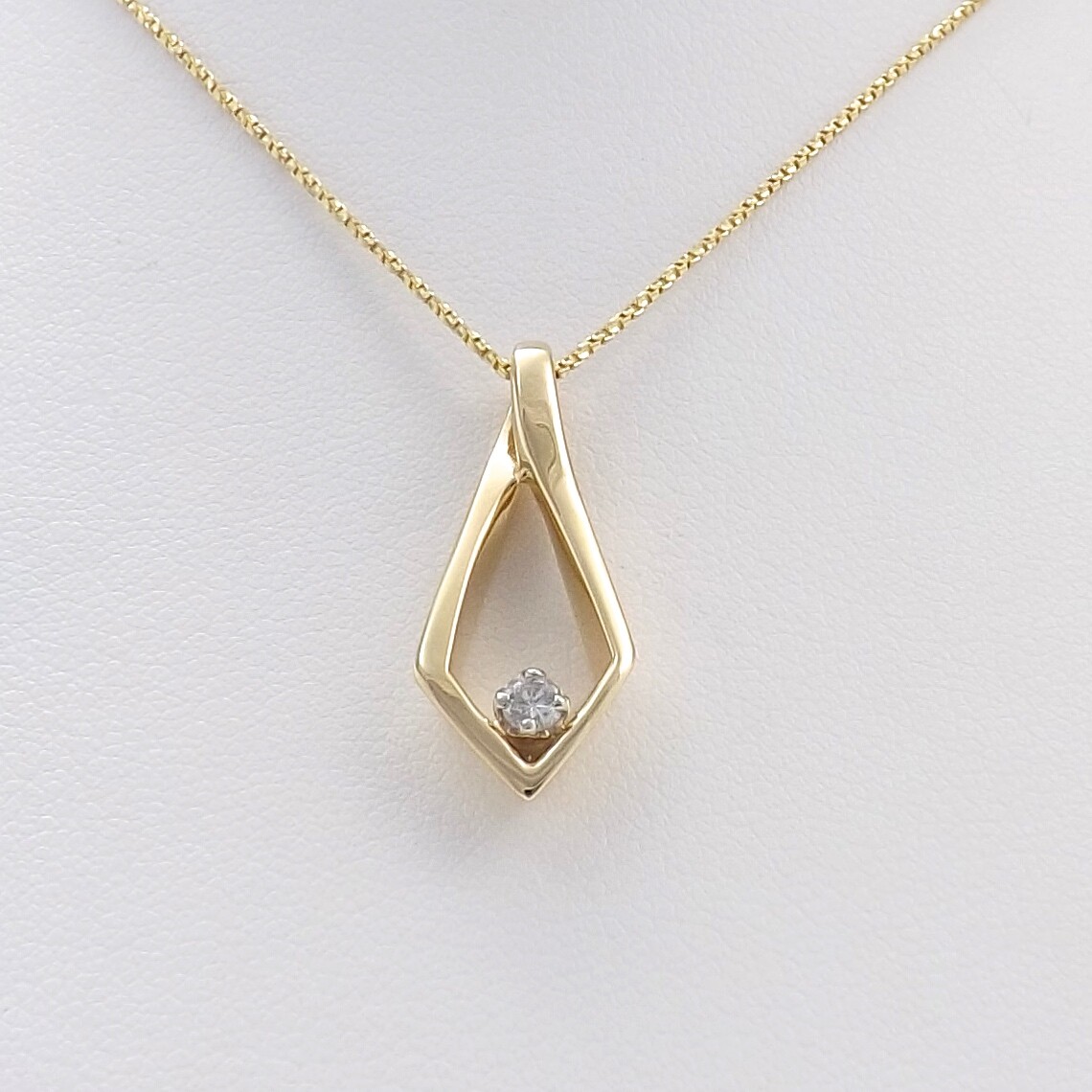 Floating Diamond String Necklace Or & Elle | Île Pear Necklace