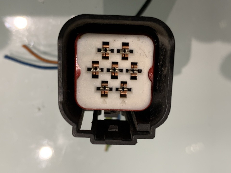 FORD FIESTA MK6 FRONT HEADLIGHT WIRING CONNECTION PLUG 2002-08 O/s or N ...