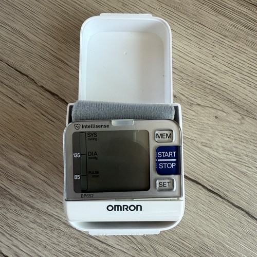Omron Intellisense Automatic Wrist Blood Pressure Monitor BP652 Used ...