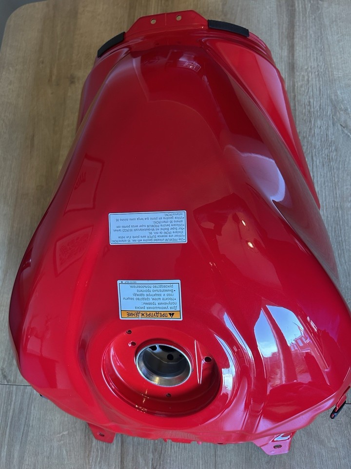 SUZUKI GSXR 1000 L7 2017 GENUINE TANK RED GREAT CONDITION | eBay UK