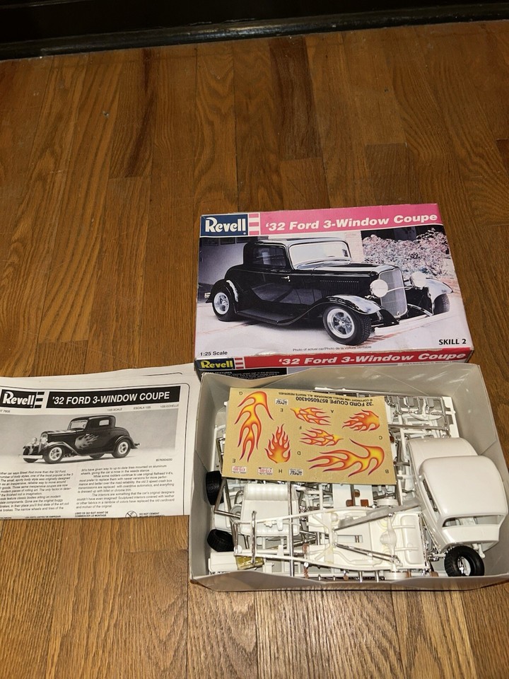Revell '32 Ford 3 Window Coupe 1:25 Car Model Kit 85-7605 Open Box | eBay