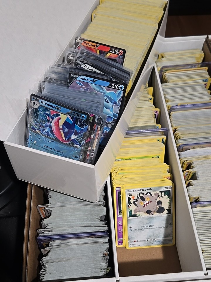 Lot Of 250+ Pokemon TCG Bulk Trading Cards - C, UC, R, Holo, Reverse, V ...