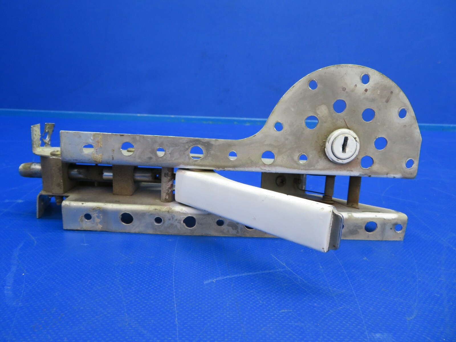 Cessna 310P Latch Assy Nacelle Baggage Door P/N 0851781-27 (0620-793 ...