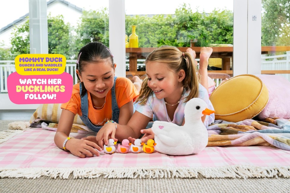 Pets Alive Mommy Duck & Baby Surprise by ZURU - Nurturing Play Hatching ...