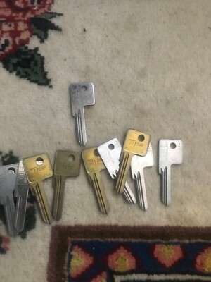 two Yale Commercial & Residential Key Blank 999N Y1E Square Head Keys ...