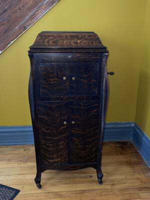 Antique VICTOR TALKING MACHINE CO. Victrola Record Player VV XI A ...