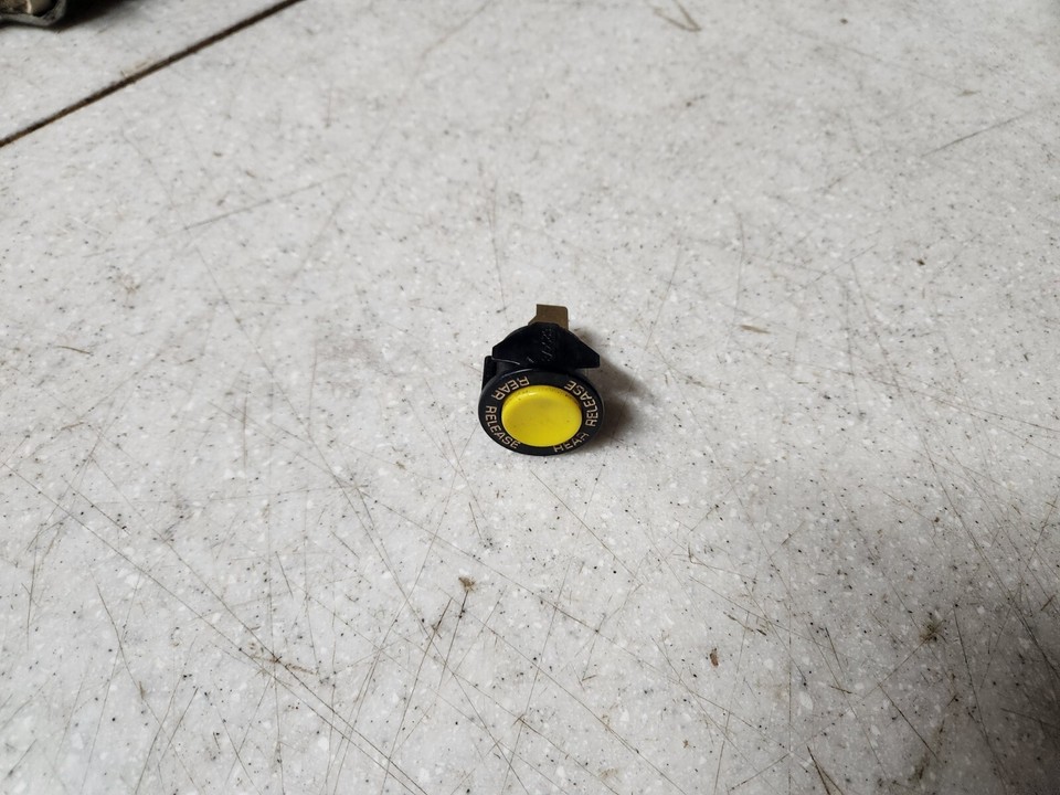 85 Corvette TRUNK HATCH RELEASE SWITCH Push Button Center Console 84 96 ...