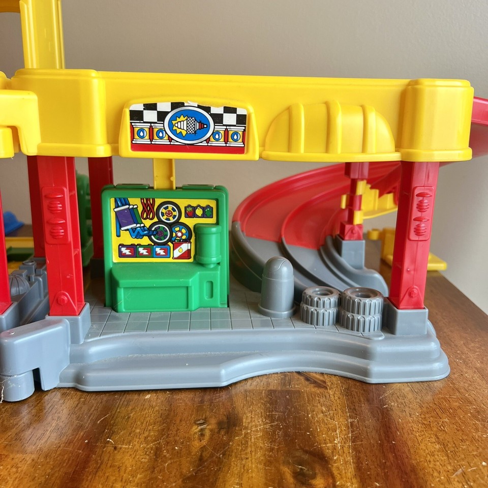 FISHER PRICE LITTLE PEOPLE Ramps Around Garage with sounds | eBay