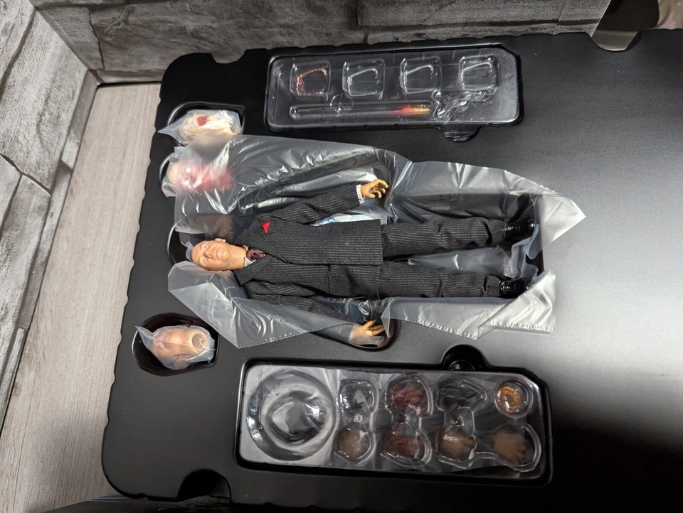 NO ARK OR GHOST Mezco 1:12 Indiana Jones Raiders of Lost Ark Major Toht ...