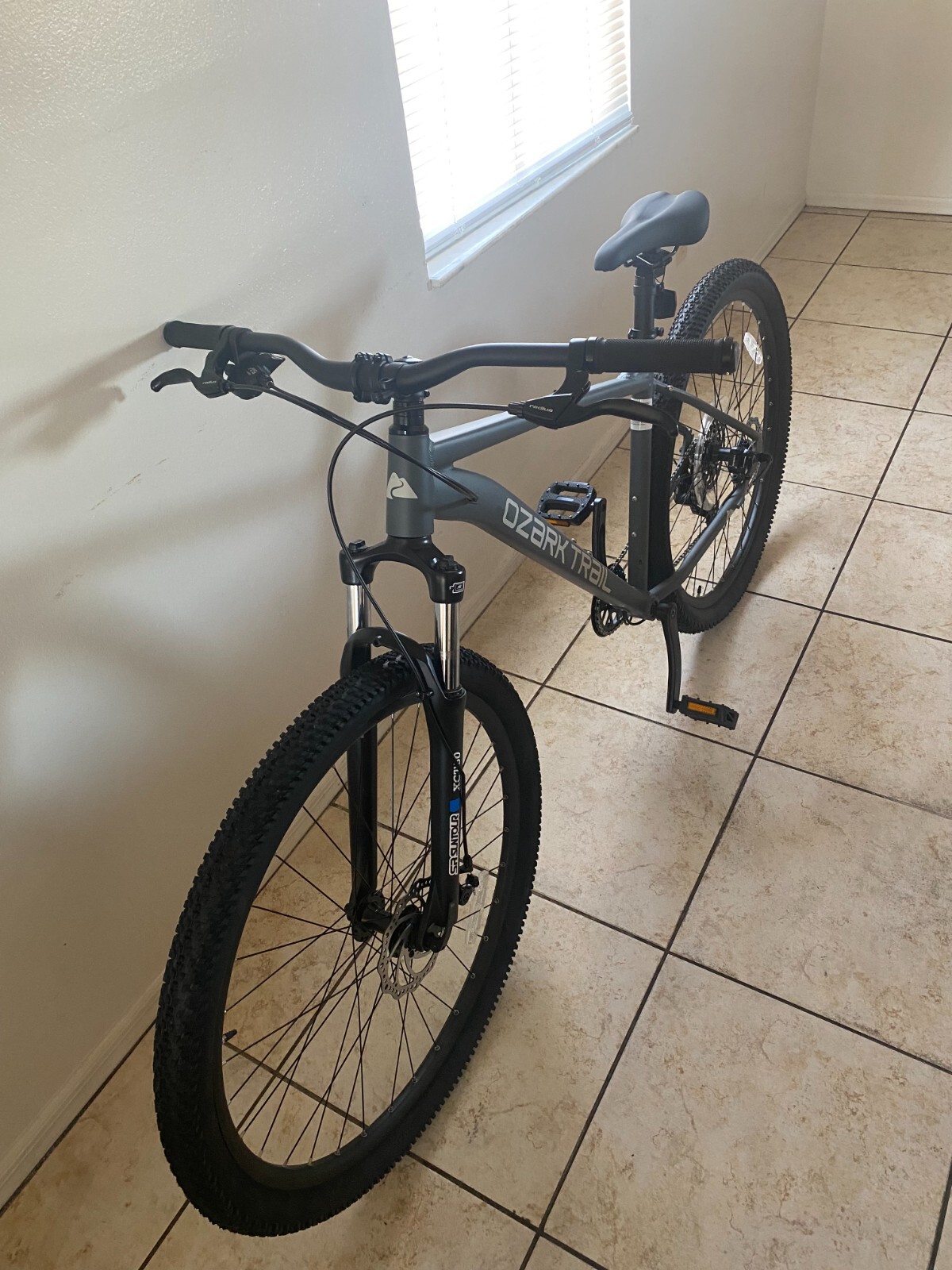 Ozark Trail 12820 27.5" Vibe Mountain Bike Large Frame Black Brand New ...