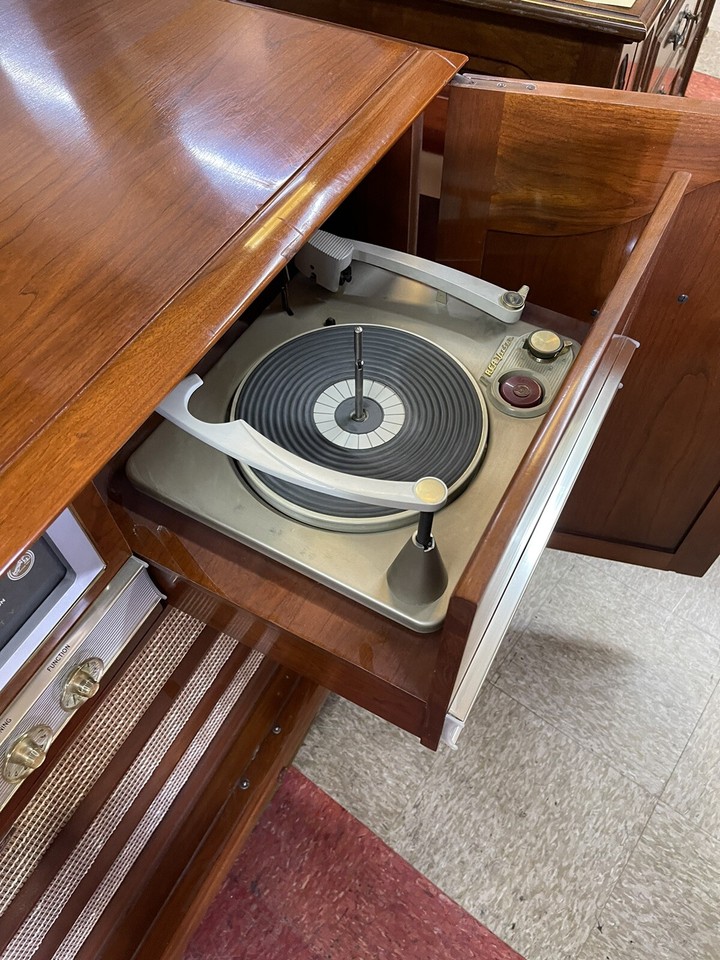 Rare -RCA Victor High Fidelity model SHF-3d Stereo radio, and record ...