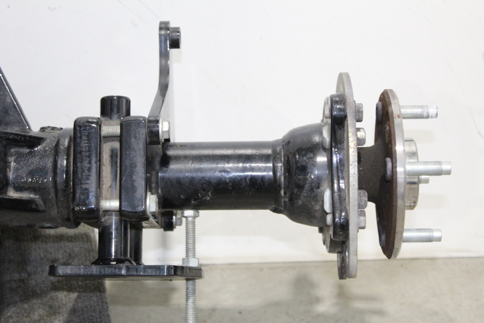 2009-2023 Harley Davidson Freewheeler Tri Glide Rear Axle End Assembly ...