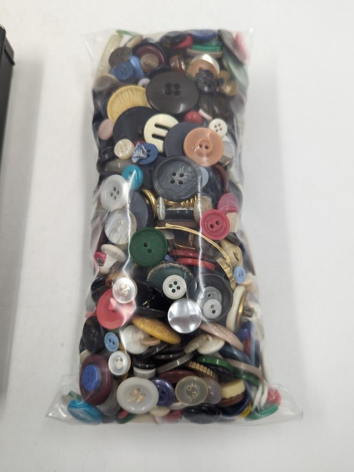 Vintage Button LOT 4- Quart - plastic, toggles, metal, pearlized, wood ...