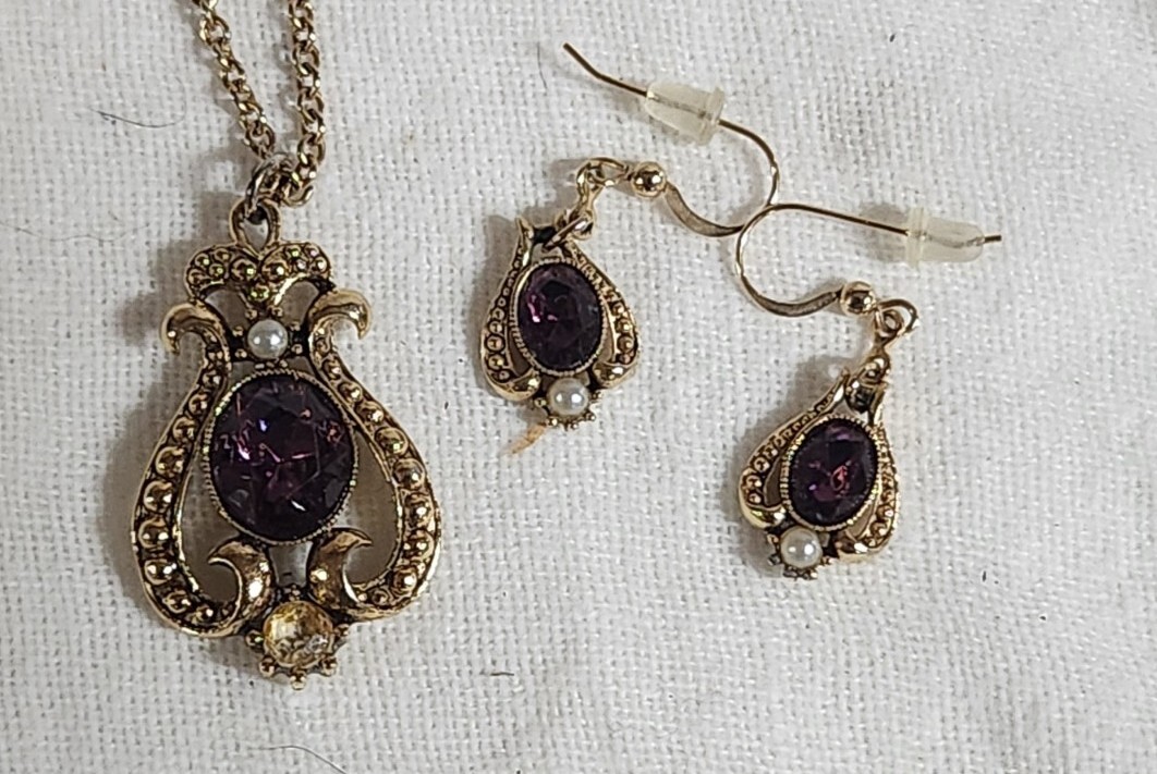Vintage Avon Faux Amethyst Pearl Queensbury Parure Ne… - Gem